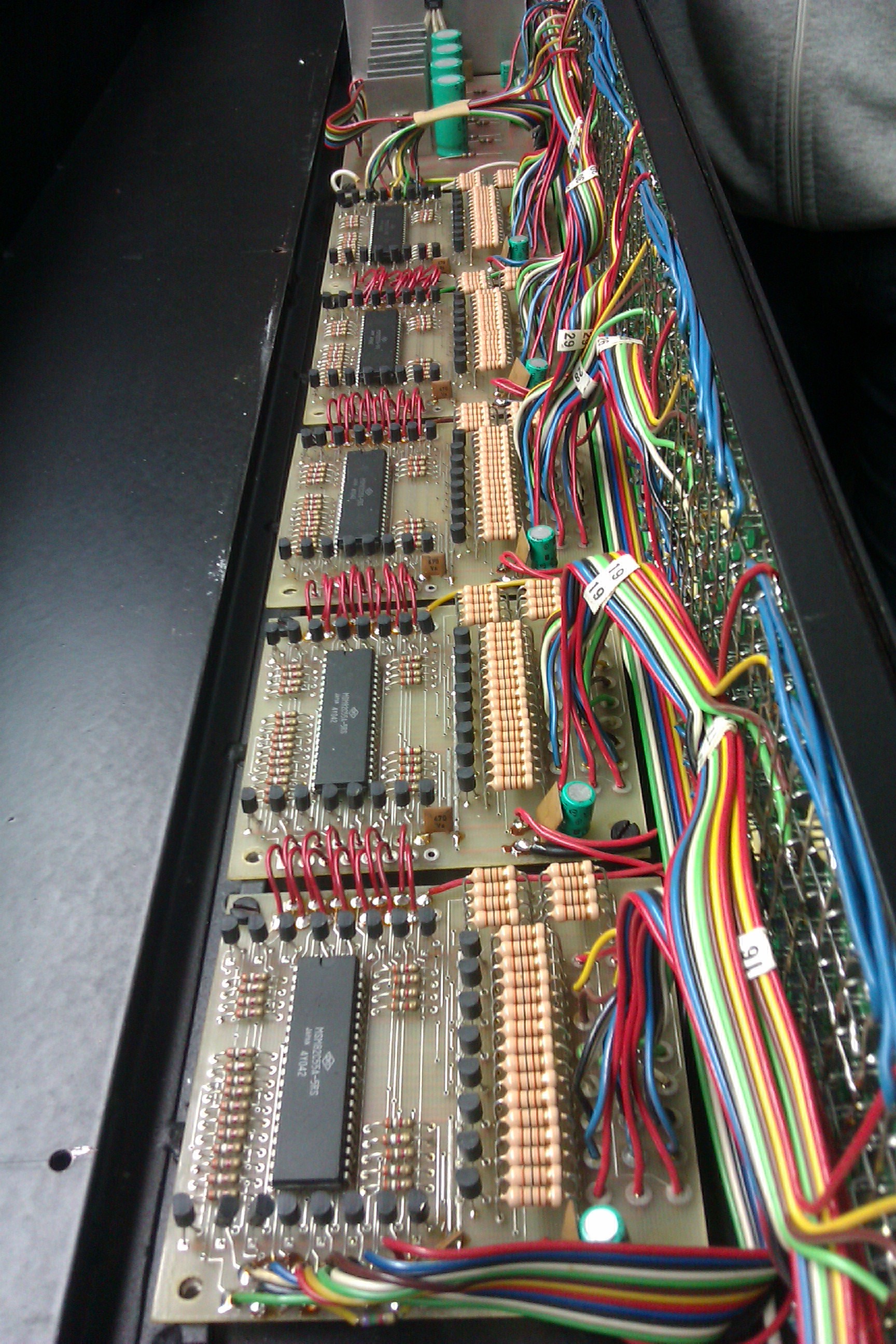 Jak uruchomić wyświetlacz ELAND EWIR-60 z 1992 bez pilota?