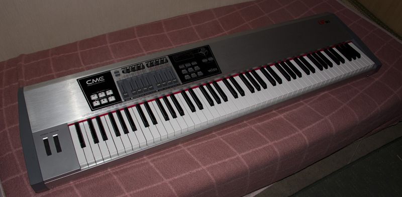 SPRZEDAM klawiaturę MIDI - CME UF 80. 1500zł. - elektroda.pl