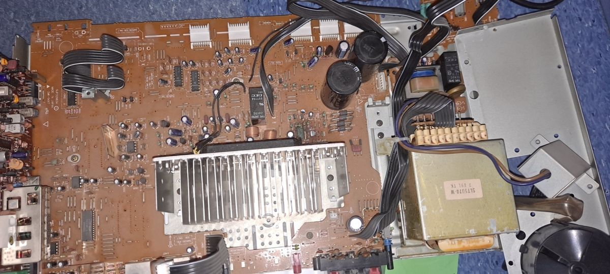 [Rozwiązano] Naprawa wyświetlacza VFD w amplitunerze Technics SA-R330 ...