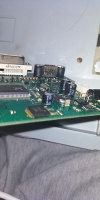 Monitor BenQ v2220h, po odpięciu od prądu nie chce się włączyć.