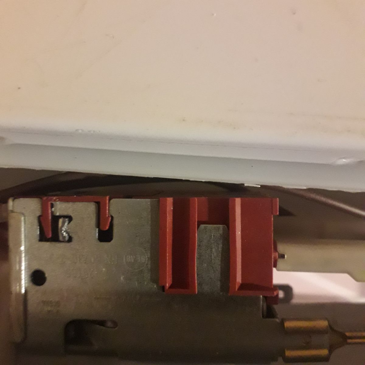 [Rozwiązano] Indesit Ban 10 zmiana termostatu analogowego na elektroniczny