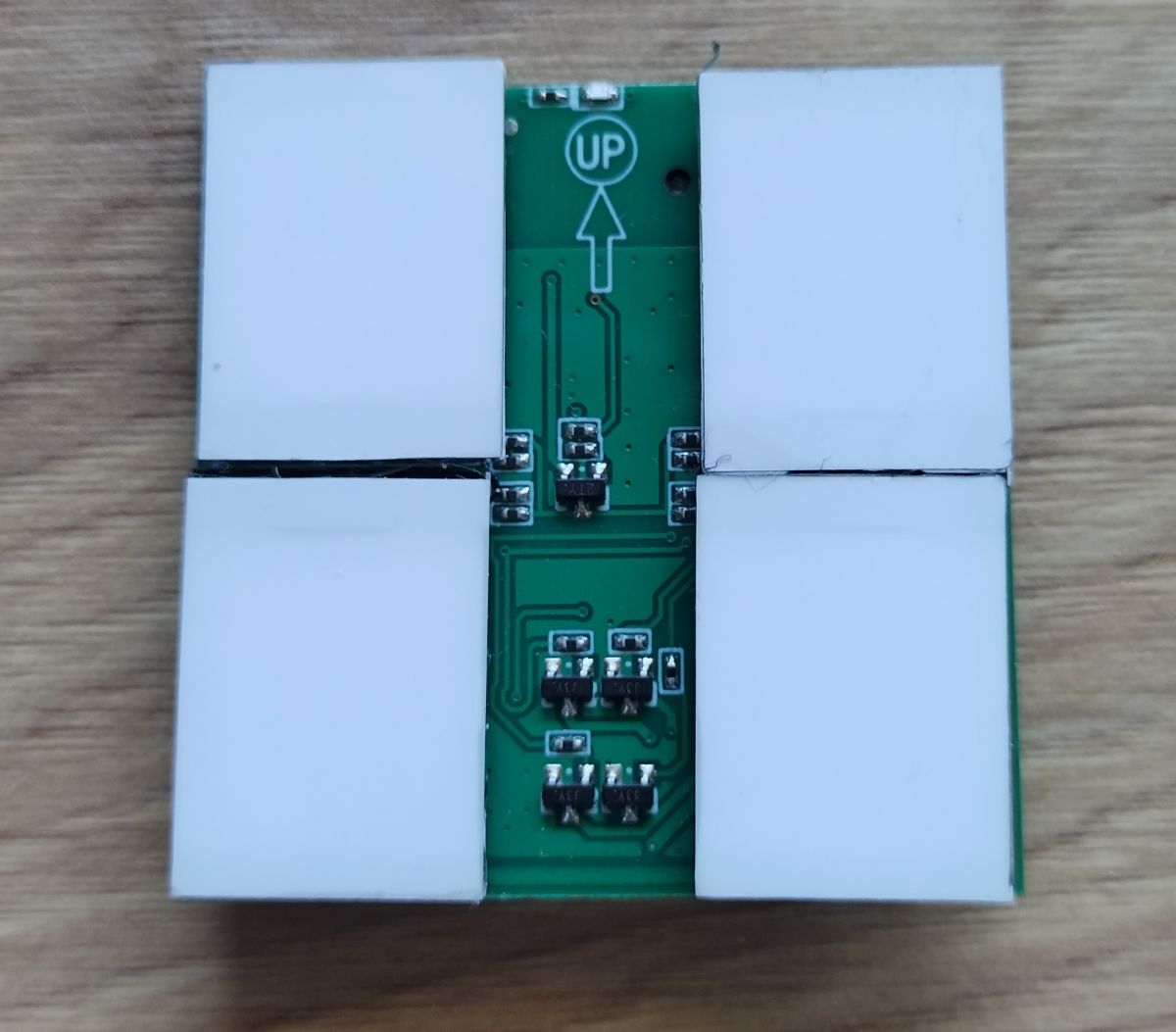 Jak zasilić włączniki dotykowe z WiFi CB3S podłączone do Arduino 3.3V?