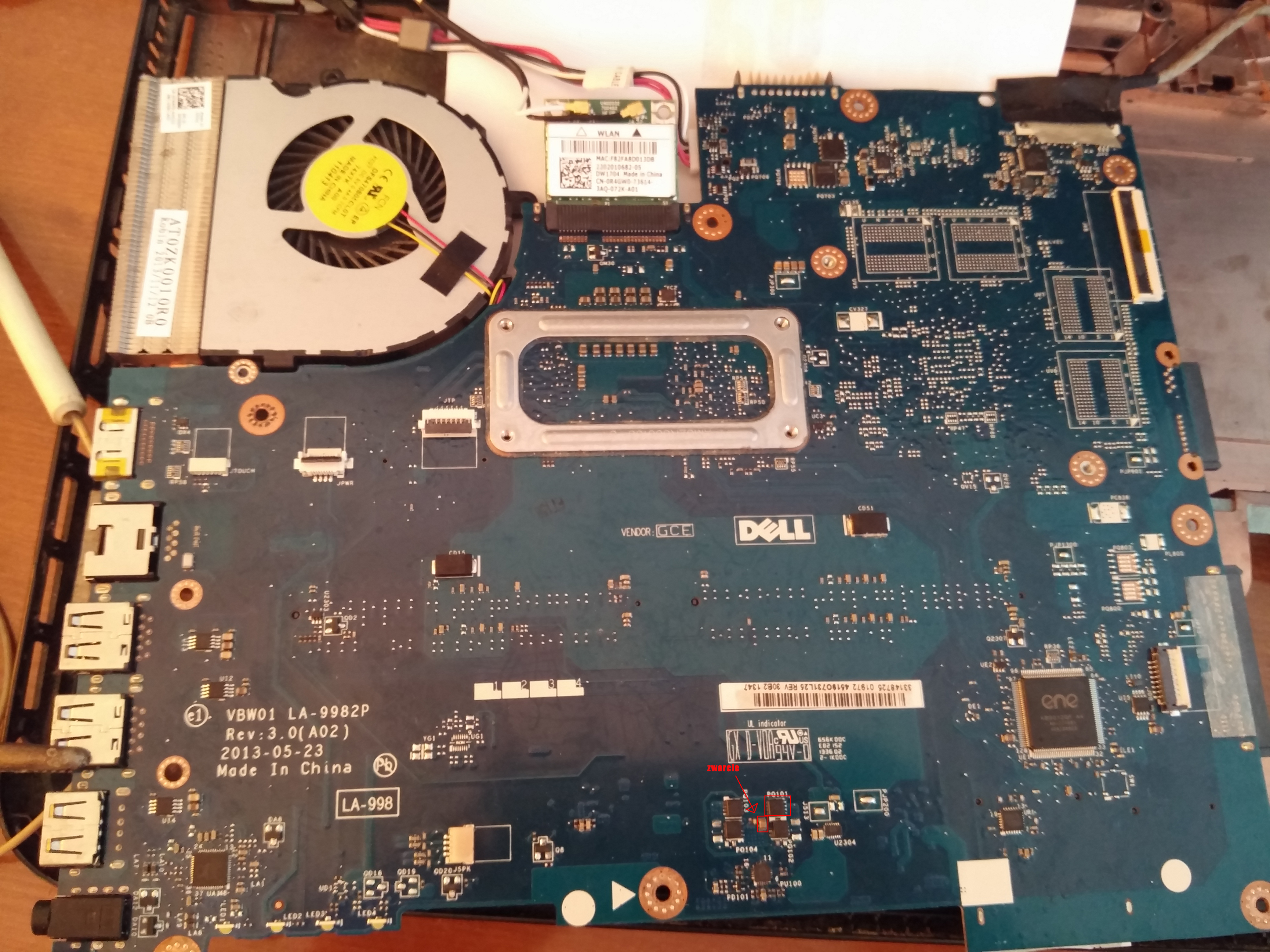 VBW01 LA-9982p - Jak naprawić spaloną płytę główną po zalaniu herbatą?