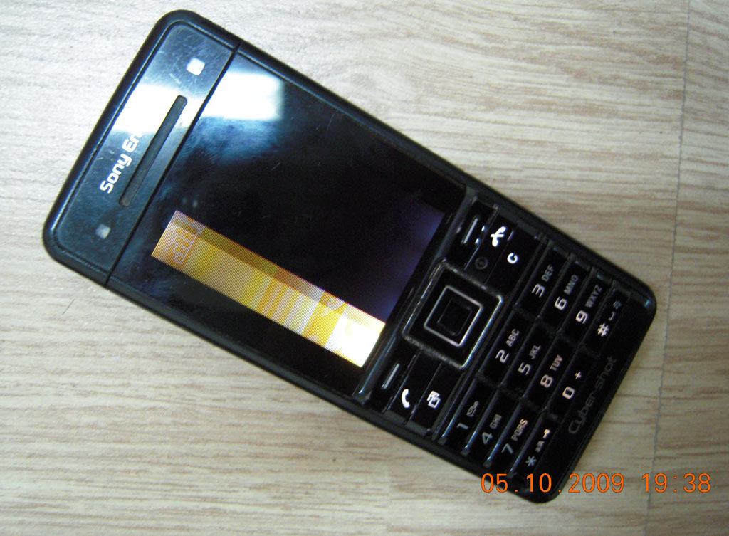 SE c902 - działa tylko fragment wyświetlacza po zalaniu, co robić?