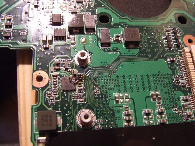 Asus Eee PC 904HD - po podł. zbyt wysokiego V jest 'martwy'