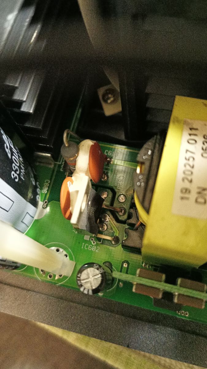 Szukam schematu lub informacji o elemencie IC602 w projektorze BenQ PB 8250