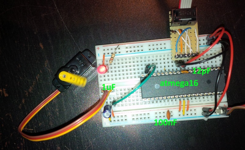 Nierówna praca serwa Power HD-1800A z Atmega16 i PWM - co sprawdzić?