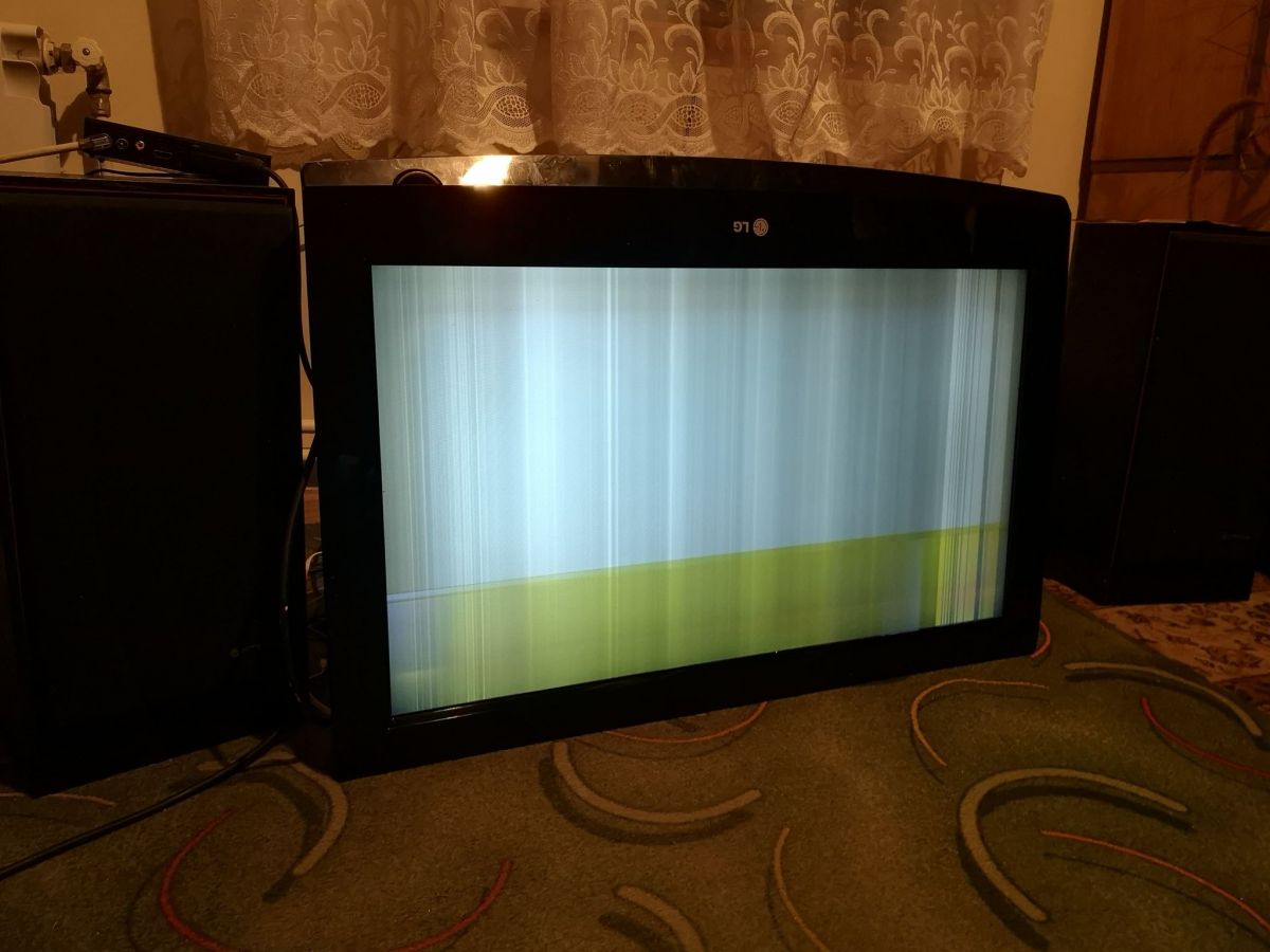Telewizor LG 32LG2100 - zmiana barw, brzęczenie, możliwa usterka elementu na płycie głównej