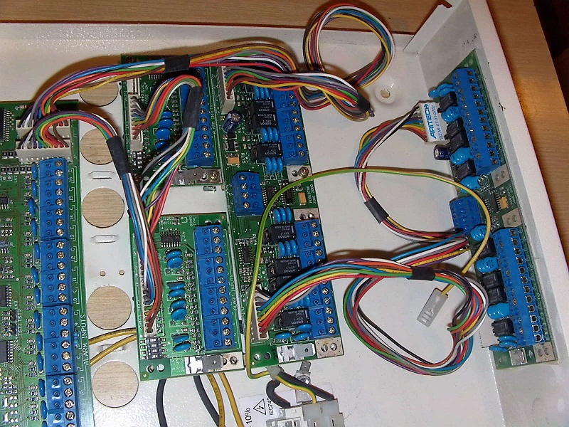 [Sprzedam] Centralę GE Aritech ATS4018 + ATS1201 + ATS1811 + ATS1202 ...