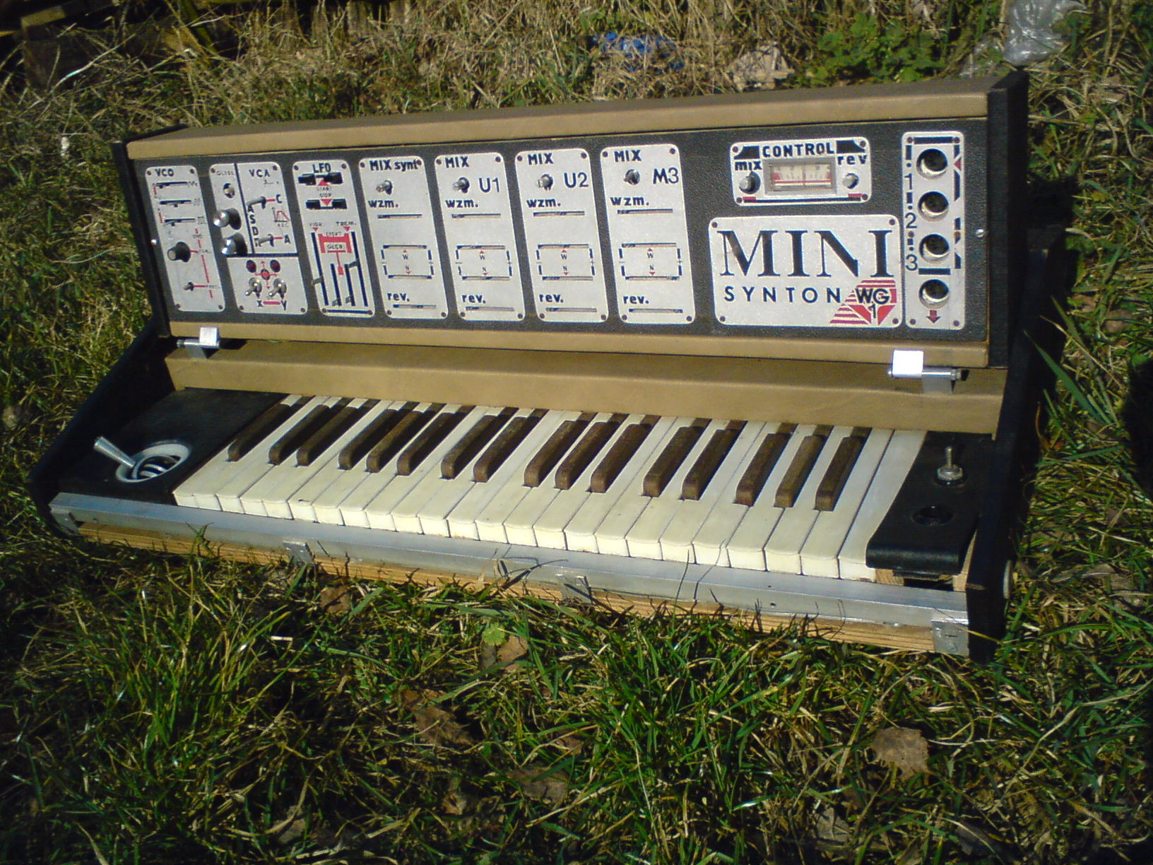 Syntezator MINI Synton WG-1 - szukam schematu, instrukcji