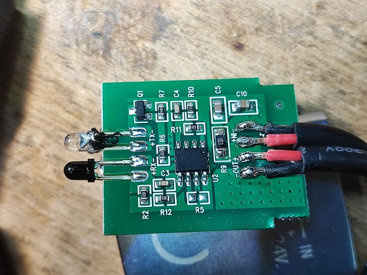 Czujnik ruchu do sterowania paskiem LED - MA0244 - przerost formy nad treścią?