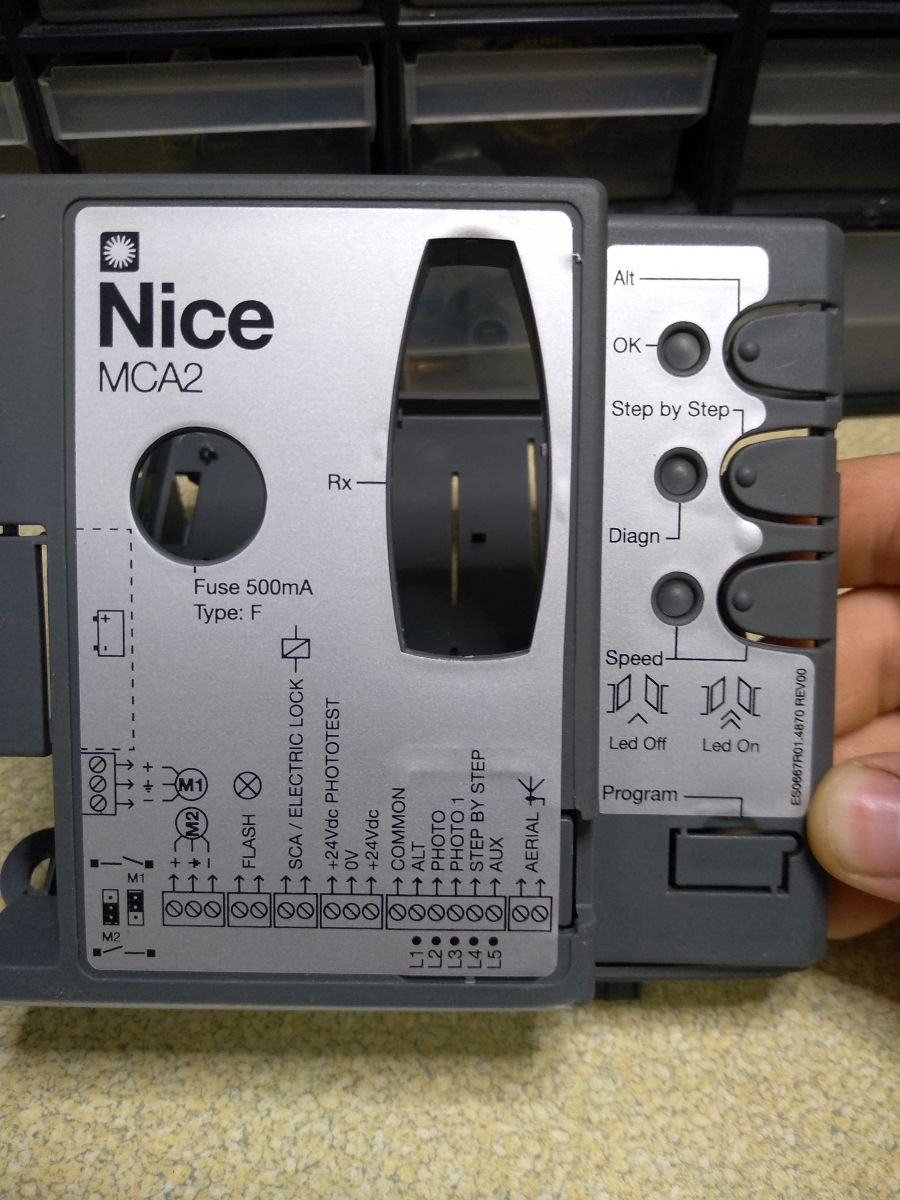 [Rozwiązano] Identyfikacja elementów na zalanej centrali NICE MCA2