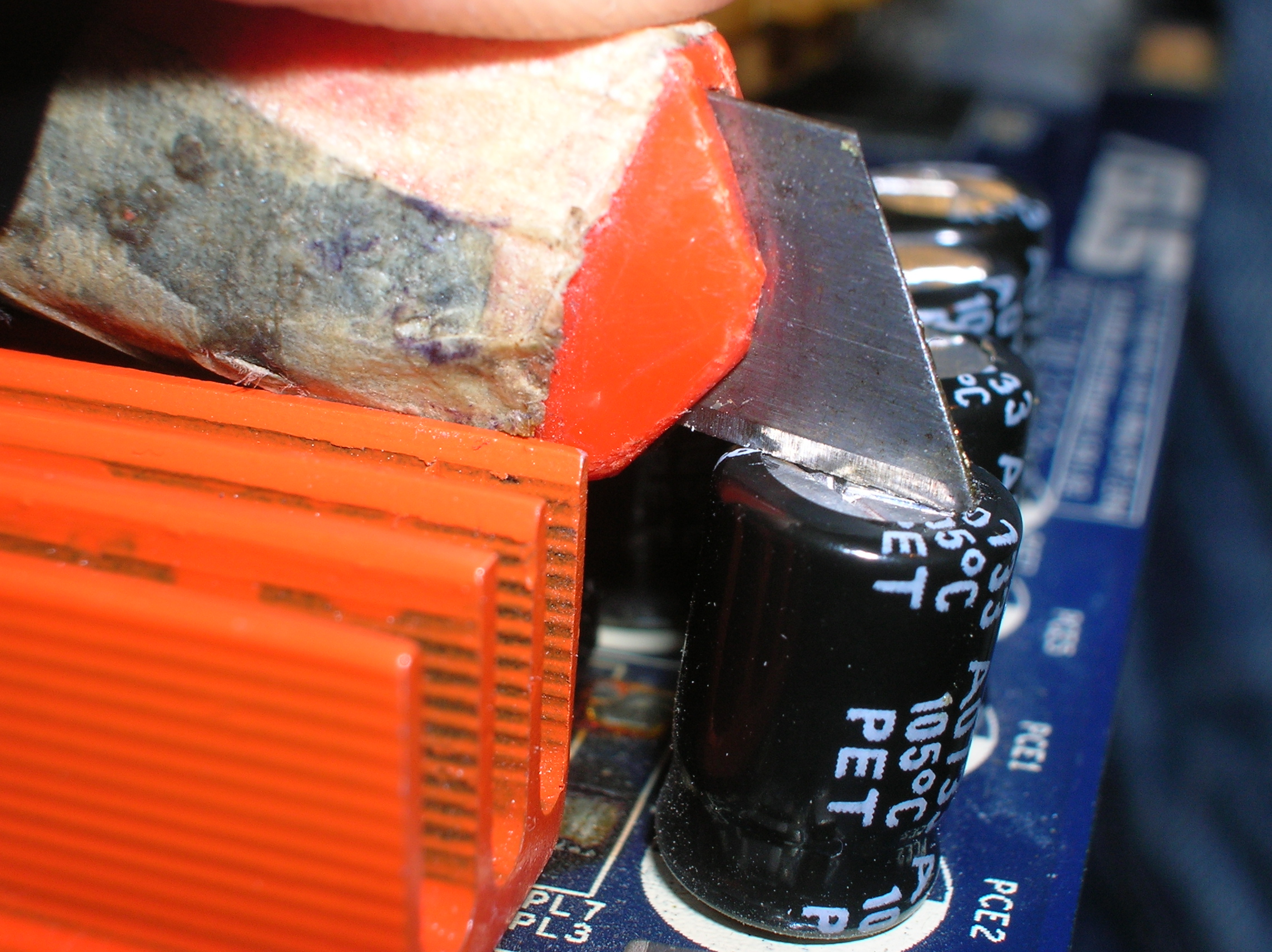 Jak naprawić spaloną cewkę TRIO R68 na karcie Asus 8600GT?