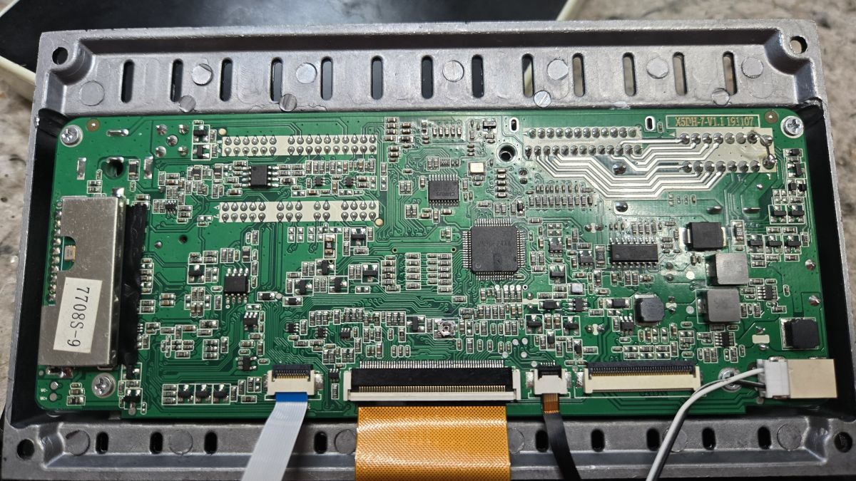 Radio samochodowe Android Junsun 8227L - powidoki na ekranie