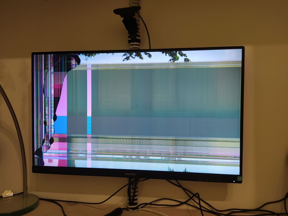 Czy uszkodzony monitor po uderzeniu w FIFA nadaje się do naprawy?