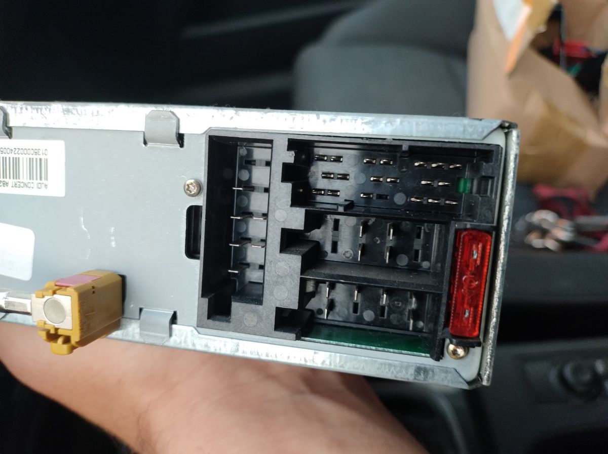 Audi A3 8P concert 2 CD - podłączenie radia Pioneer