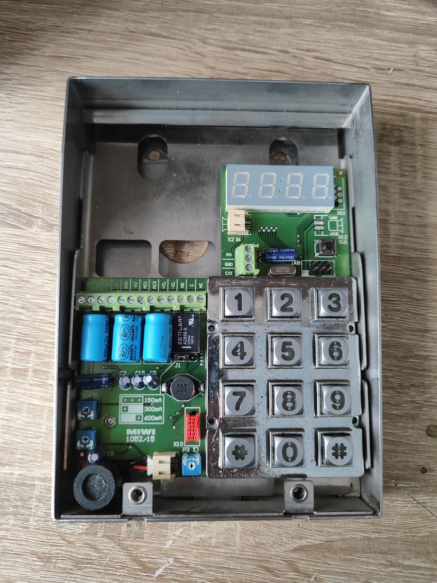 Schemat podłączenia zasilacza 1052/33R do Urmet Miwi 1052/15