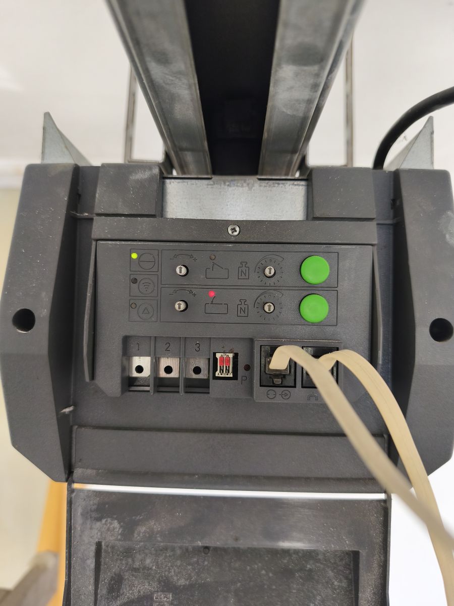 [Rozwiązano] Hörmann SupraMatic S – nie uruchamia się, mrugają kontrolki A i B, zielona C świeci