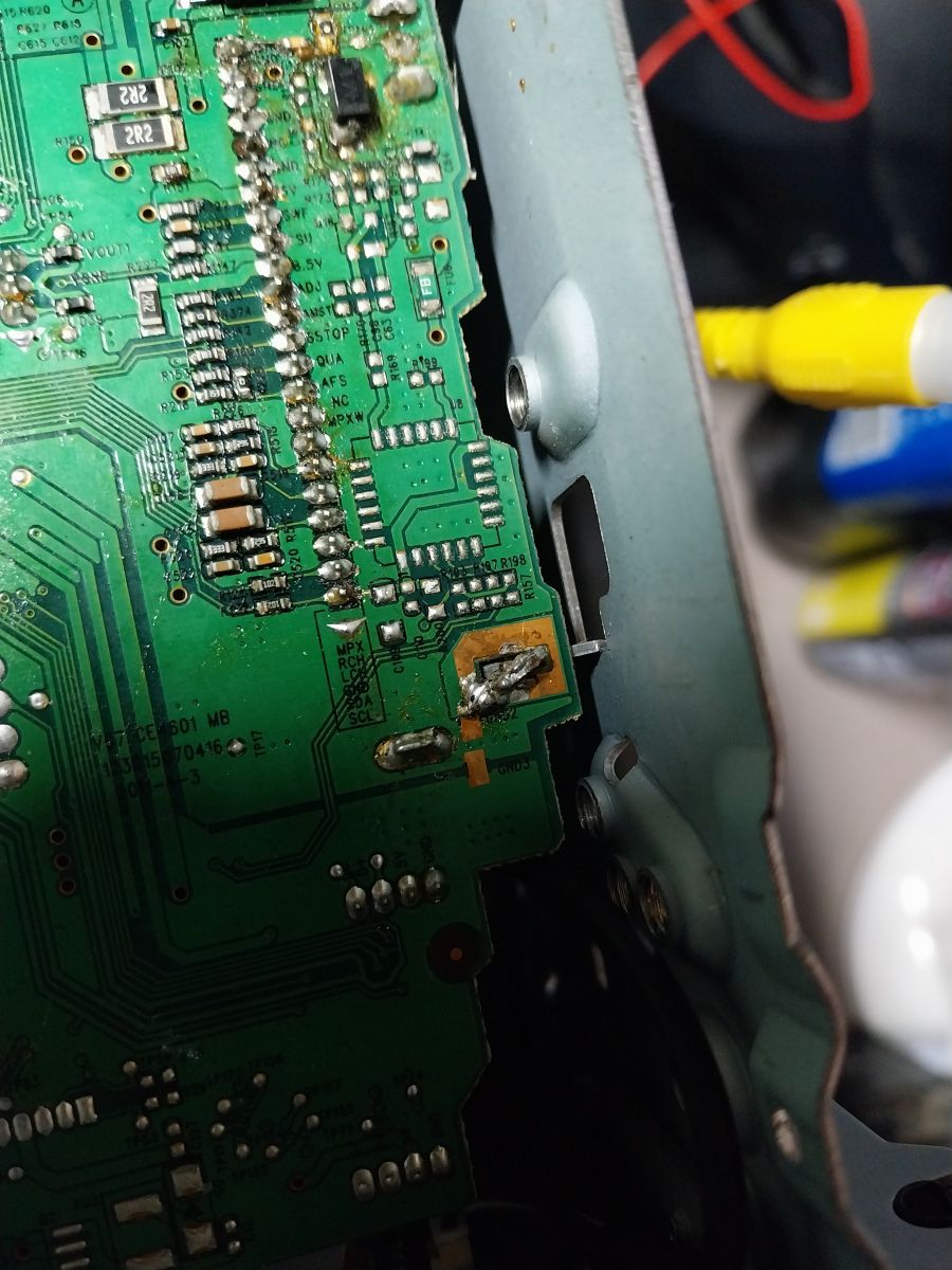 Identyfikacja uszkodzonego elementu w radiu samochodowym 2 din android