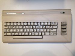 [Sprzedam] Sprzedaż Comodore 64 - kompletny zestaw, bez pudełka ...