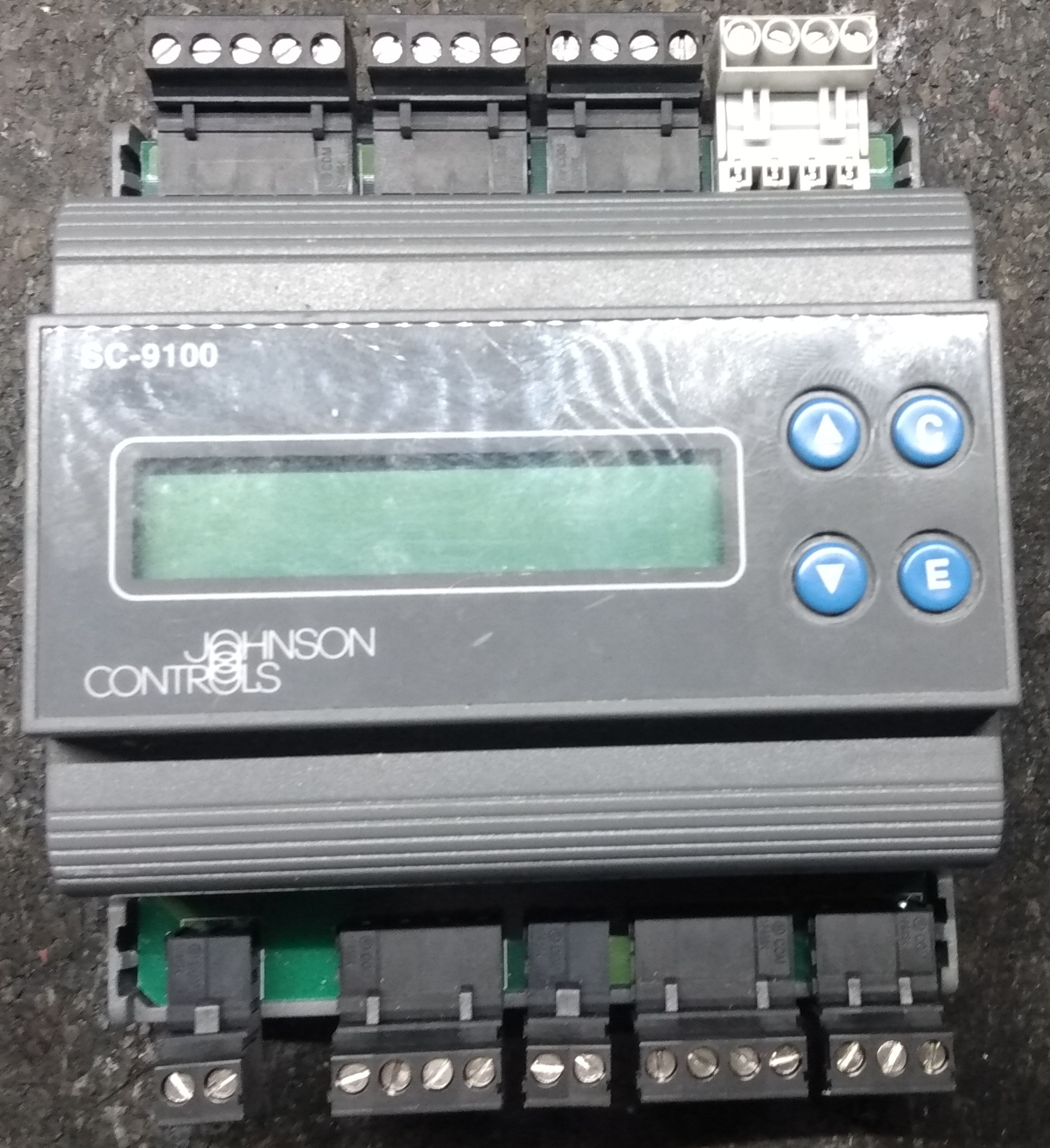 Programowany sterownik logiczny SC-9100, zaglądamy do środka