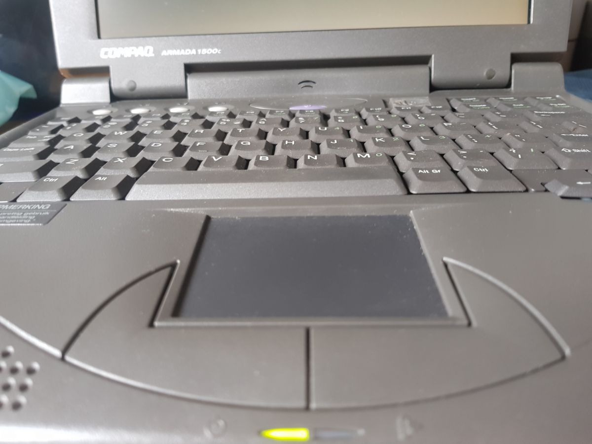 [Sprzedam] Zabytkowy Laptop Compaq Armada 1500c za 150 zł