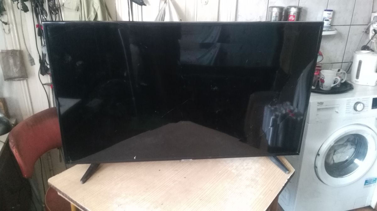 [Sprzedam] LED Samsung UE43NU7092U-wyświetlacz pobity