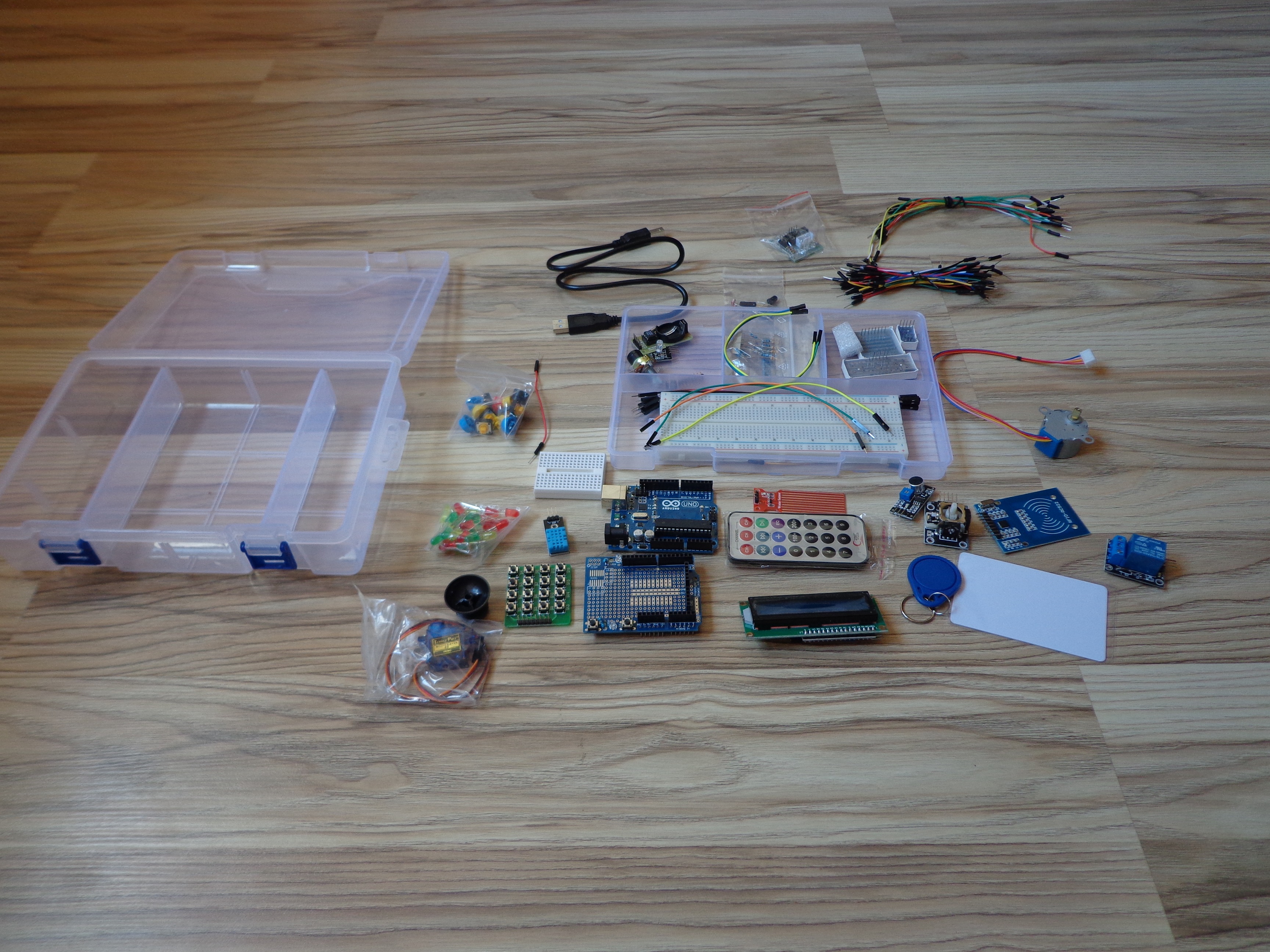 [Sprzedam] Zestaw startowy z Arduino Uno + Książka dla początkujących