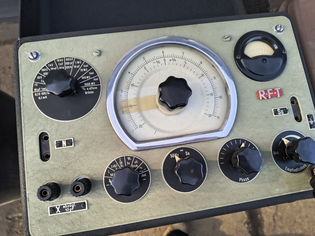 Co to za urządzenie na zdjęciu? Proszę o identyfikację modelu i marki.