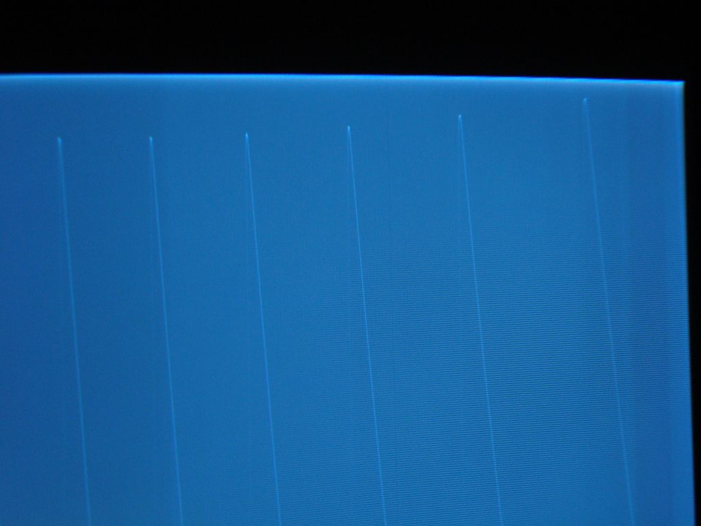 Monitor Compaq P900 poziome "skośne" pasy na ekran