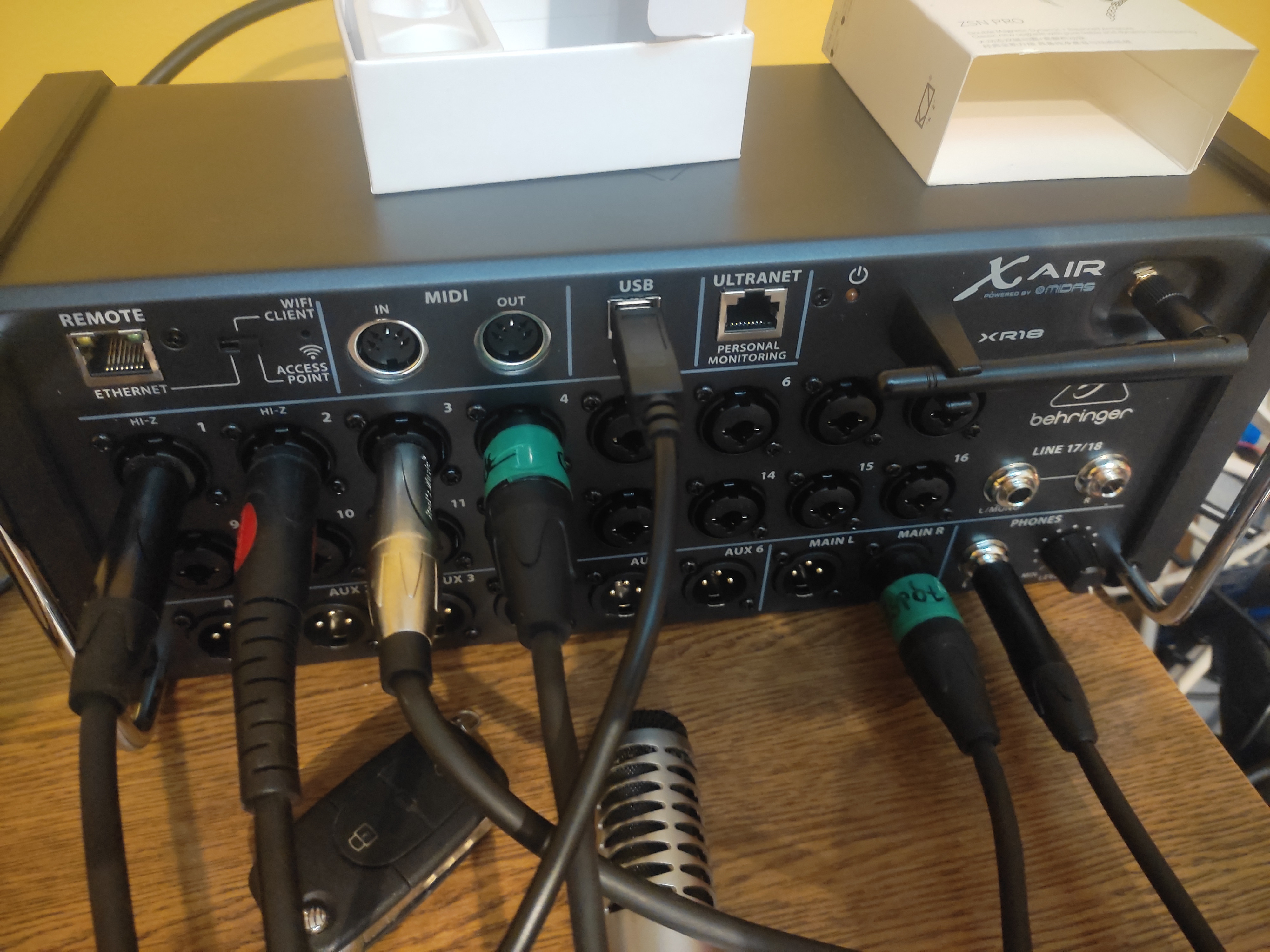 [Rozwiązano] Behringer xr18 - jak ustawić wyjście na słuchawki a ...