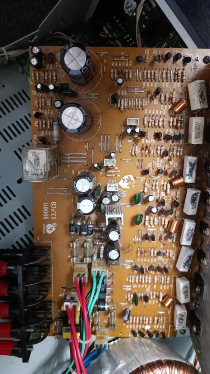 Cat CS900 – po czyszczeniu wzmacniacz nie załącza wyjść, buczenie dźwięku