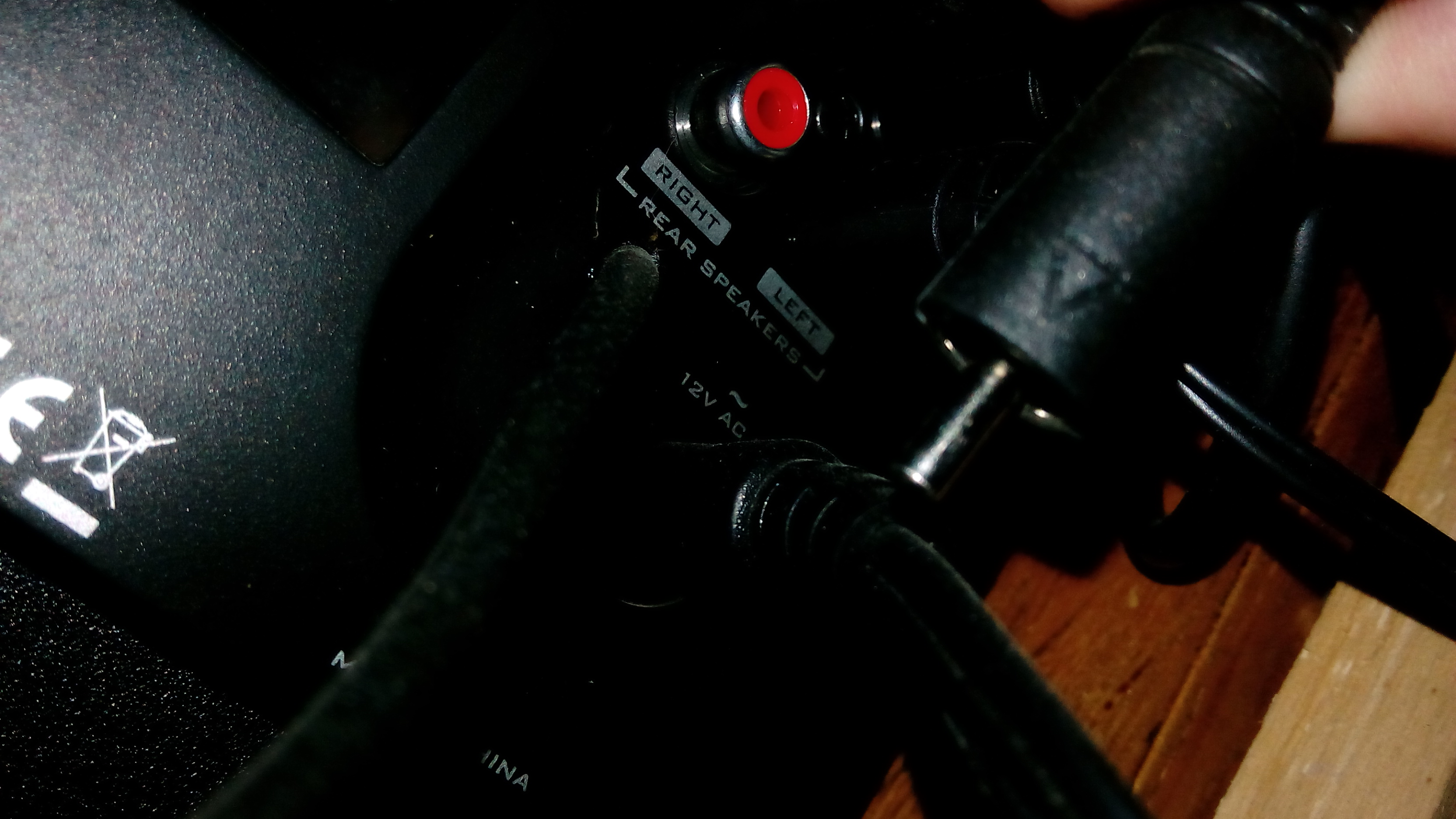 Czy można podłączyć więcej głośników do Creative Inspire A500?