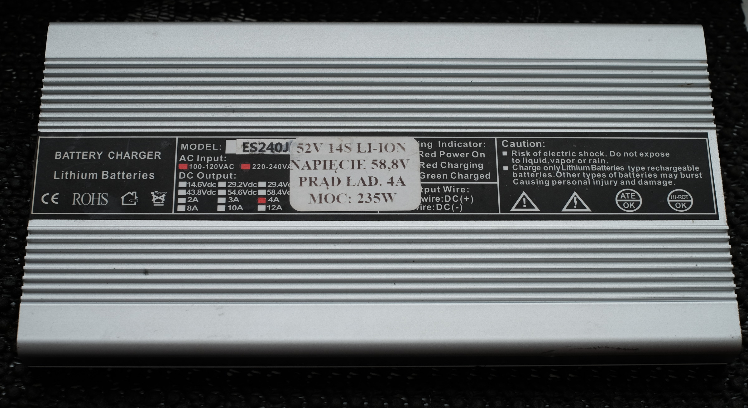 Spalona ładowarka akumulatorów rowerowych 52V (napięcie max. 58,8V), 4A ...