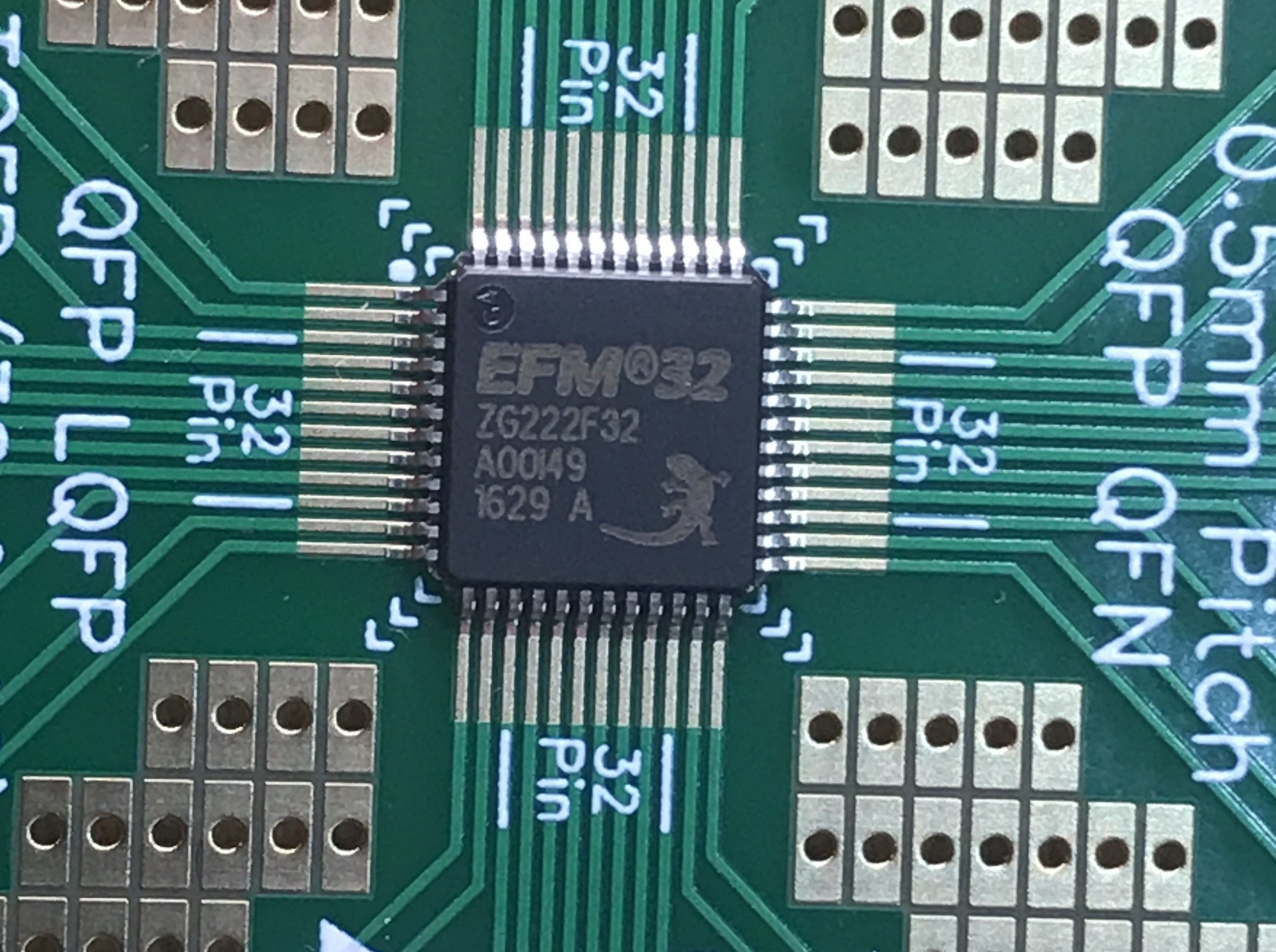 Universal starter boards for various SMD microcontrollers with a ...