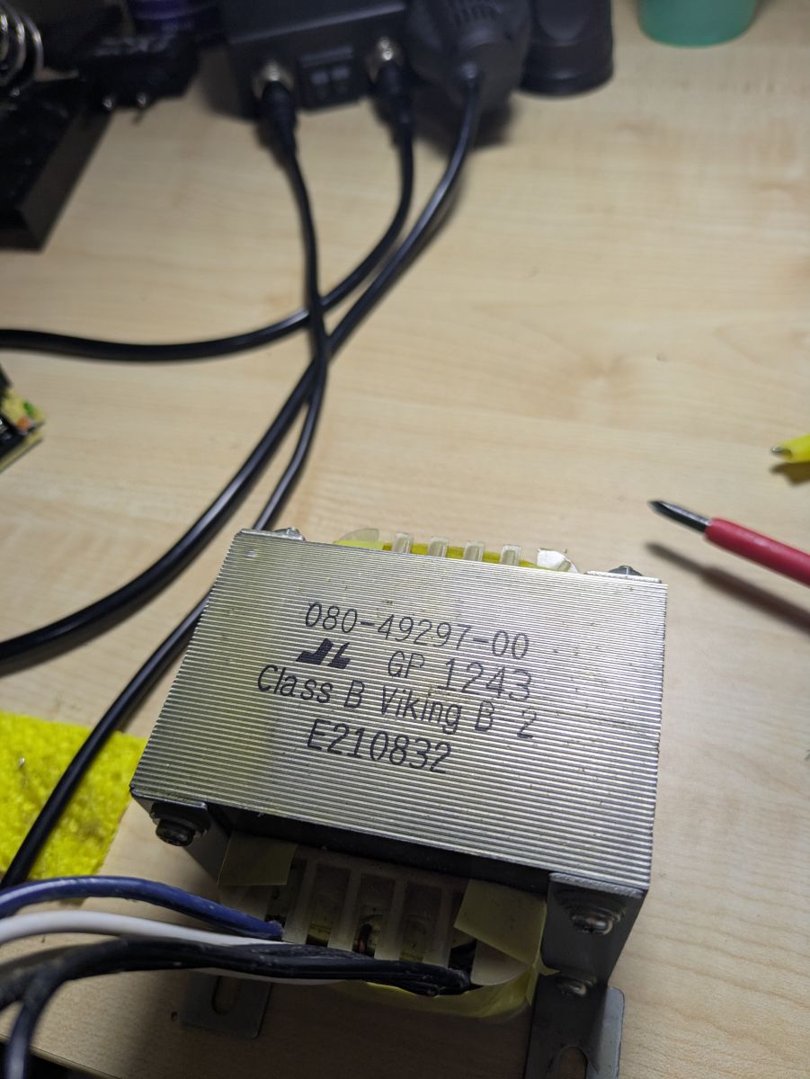 Schemat transformatora 080-49297-00 Viking B-2 z UPS – opis wyprowadzeń ...