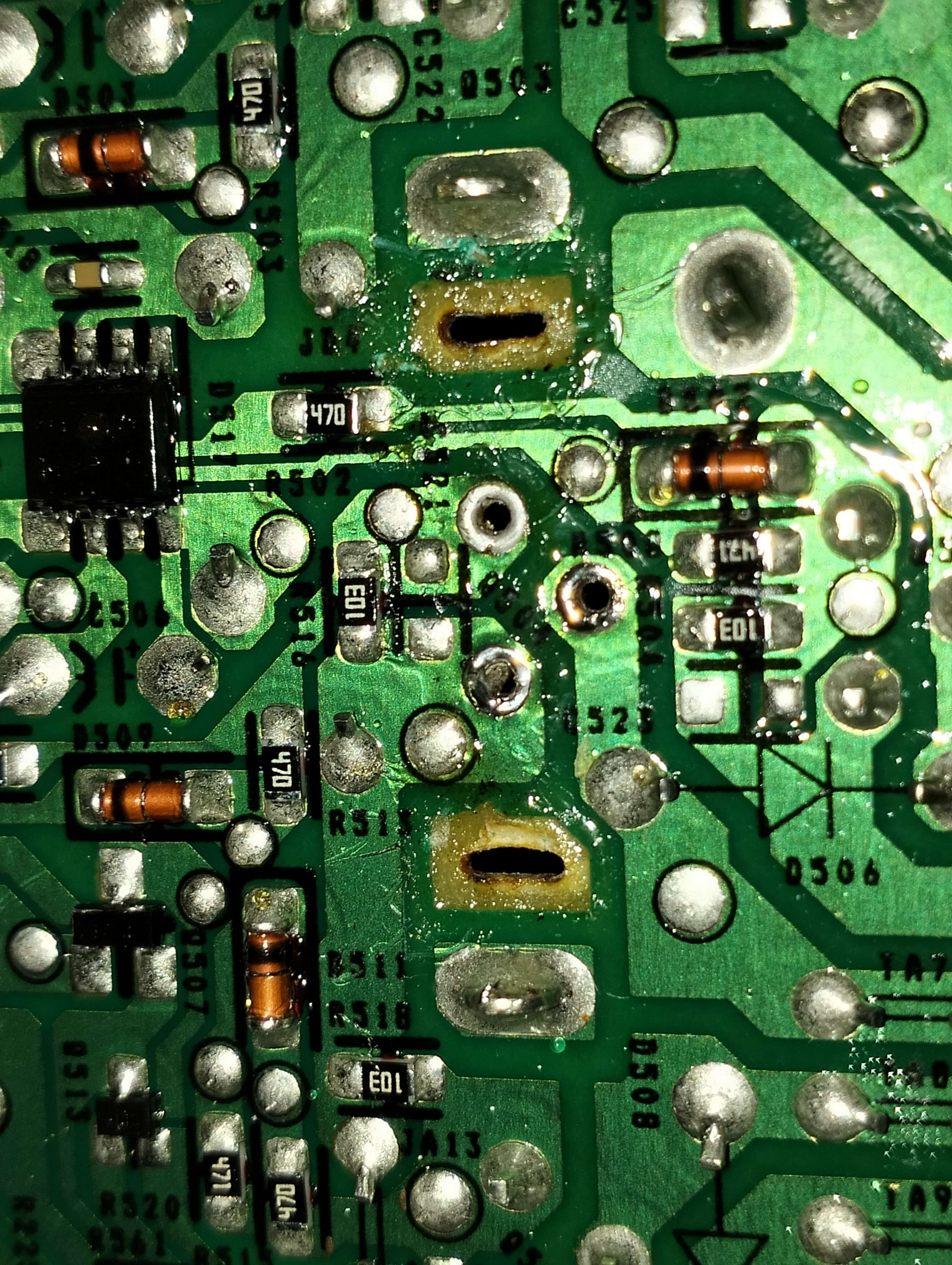 [Rozwiązano] Jak przymocować radiator do PCB po zerwaniu padów? Czy ...