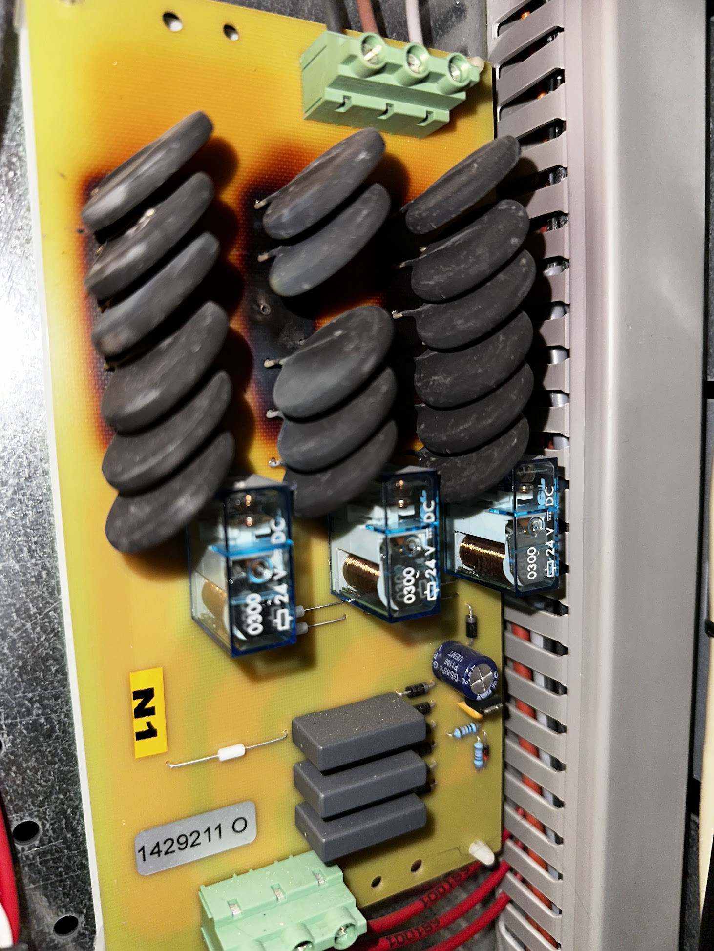 [Kupię] Szukam zamiennika dla warystorów WE 8202 1408 - brak danych ...