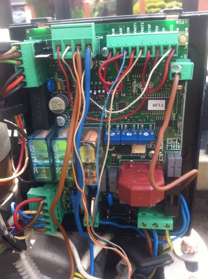 Automat Beninca MS4 - lampa sygnalizacyjna miga non stop, brama działa poprawnie