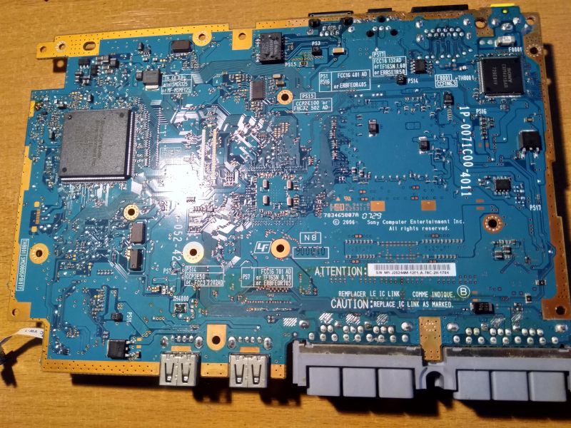 PS2 SCPH-77004 nie reaguje po otwarciu klapki - uszkodzona tasiemka ...