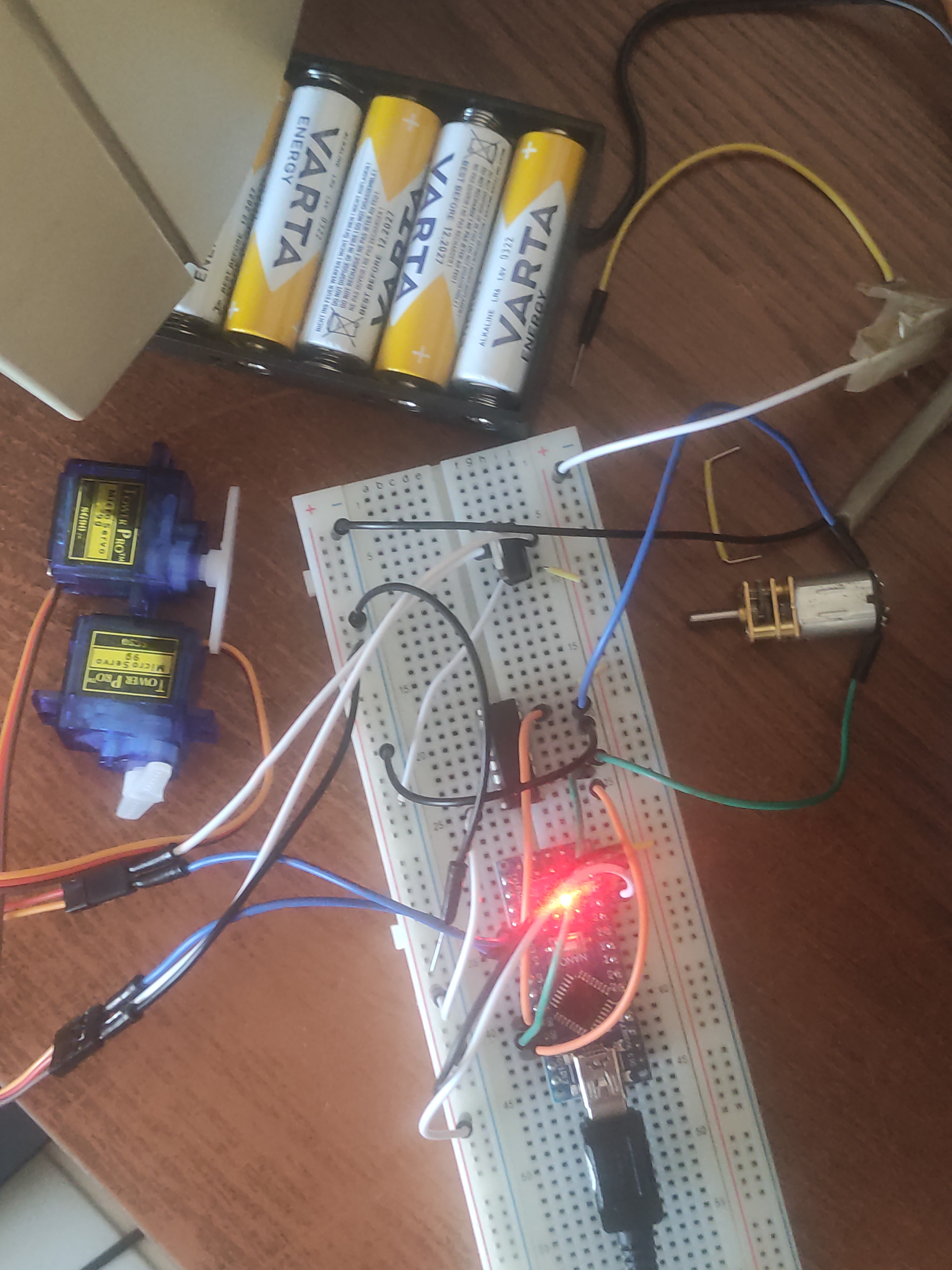 Współpraca serwa i silnika na sterowniku L293D w Arduino IDE: Auto RC ...