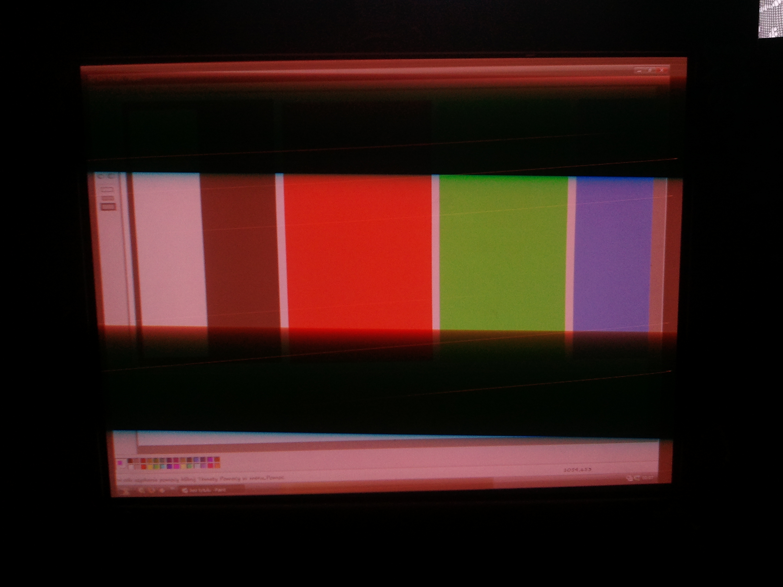 Dell p992 - Mocno czerwony obraz i czerwone poziome linie