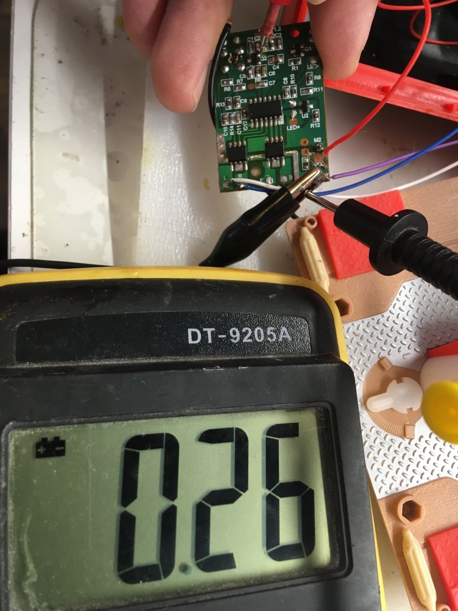 [Rozwiązano] Zasięg układu zdalnego sterowania 27 MHz z motorówki ...
