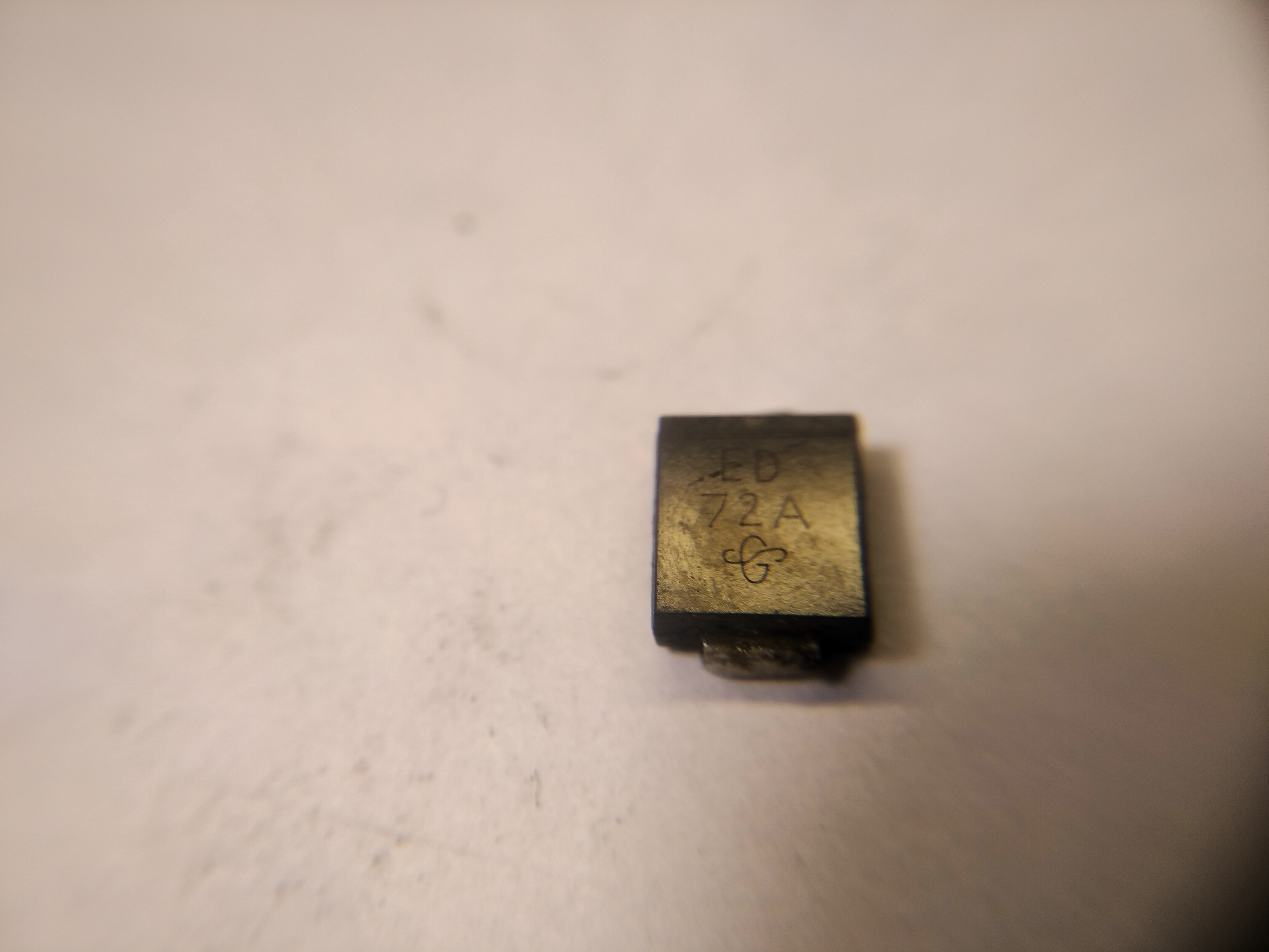 Jaka to dioda? ED 72A SMD 5,8mm x 6,8mm - identyfikacja z zdjęć.