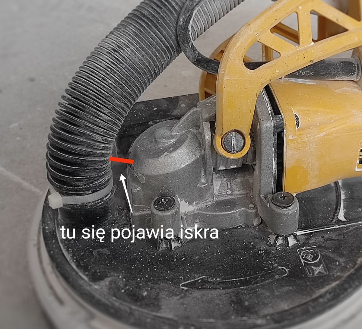 Iskra na obudowie silnika szlifierki do gipsu - jak naprawić?