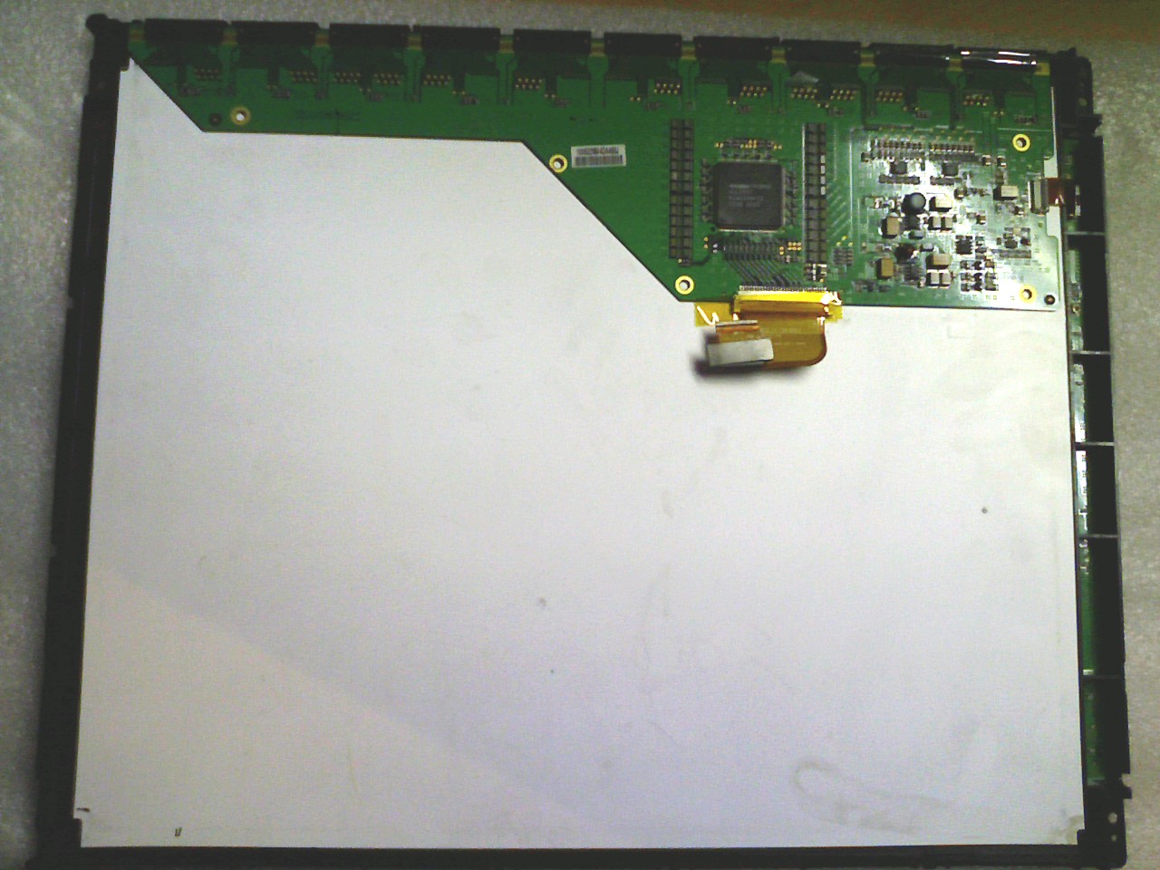 LCD Compaq 7020 - brak świetlówek, czy zamienniki są wystarczające?