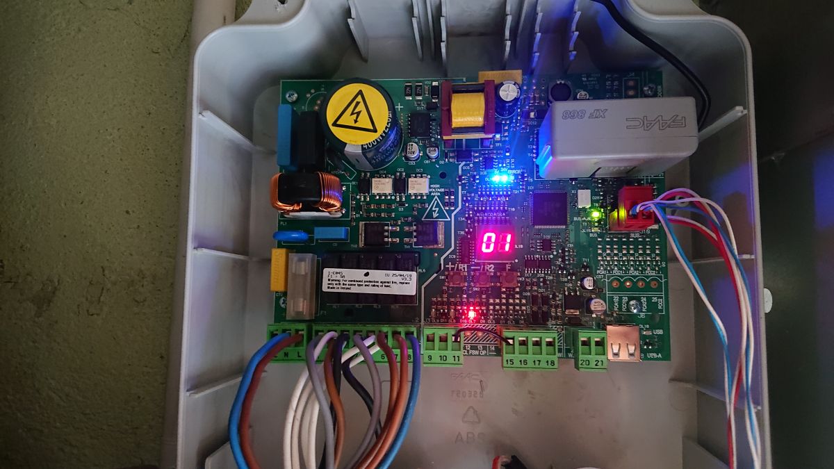 Programowanie pilotów XT4 868 SLHLR do centrali E045 i automatu Faac 414