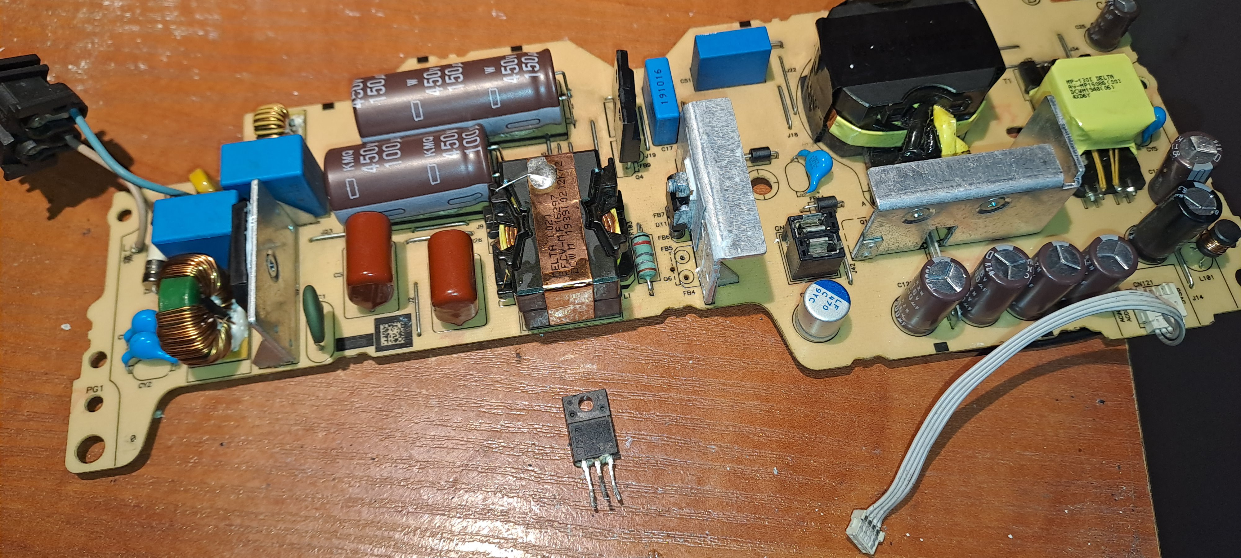Mosfet w zasilaczu PS4 Pro ADP-300 FR pali się przy uruchamianiu