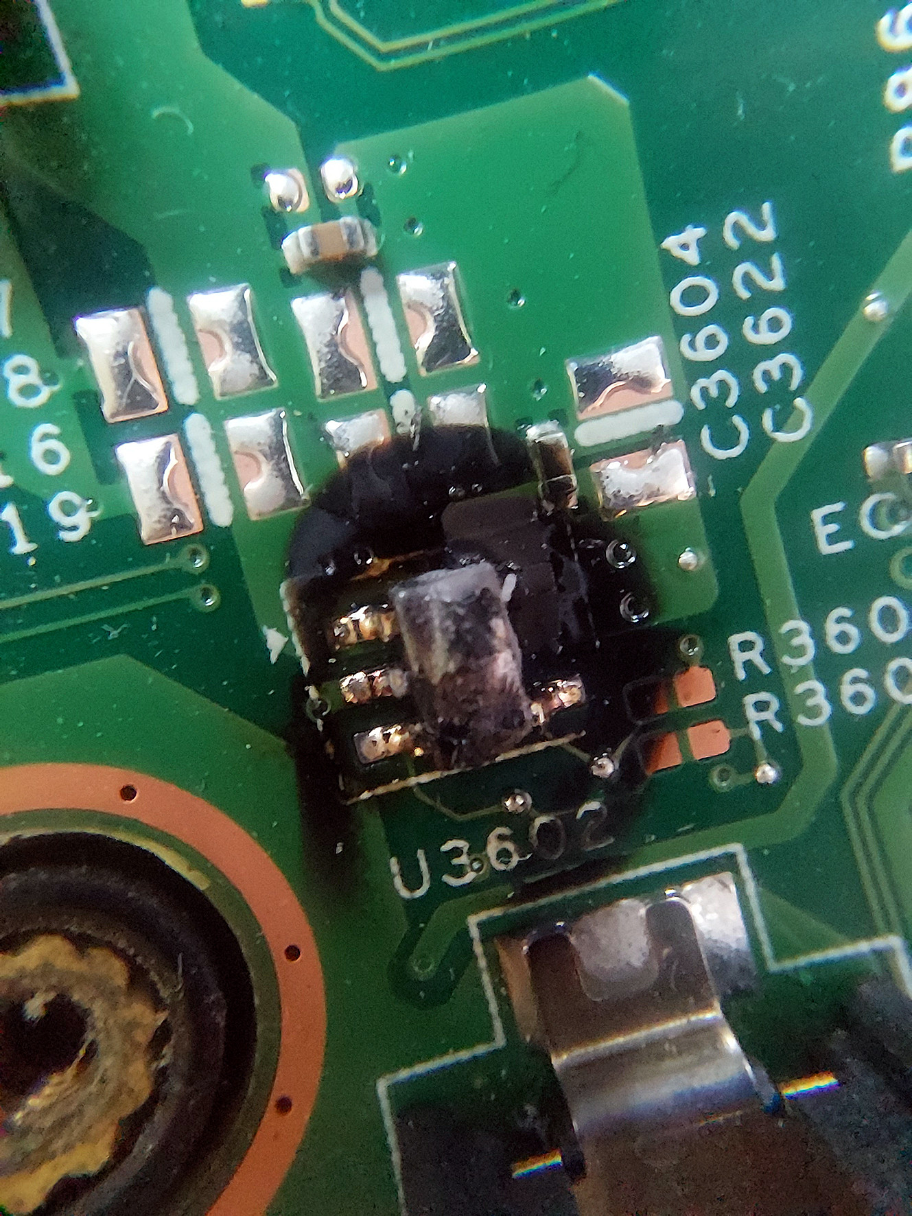 Lenovo Ideapad 700 15isk 80ru - spalony element na płycie głównej