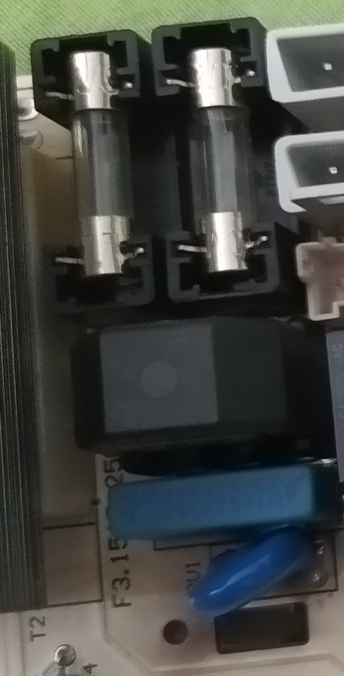 Układ zabezpieczający przeciw przepięciom z MOV S20K250, S20K275 i ...